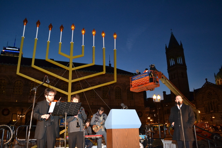 » Latkes and Lights! U.S. Hanukkah Celebrations You Won’t Want to Miss