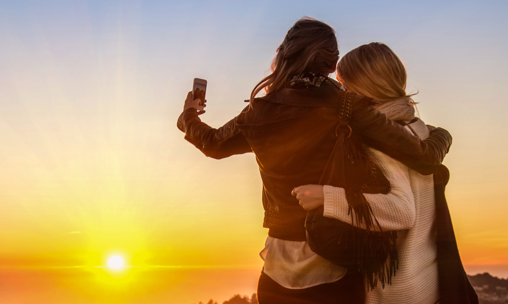 Traveling With Your Best Friend | CheapOair MilesAway