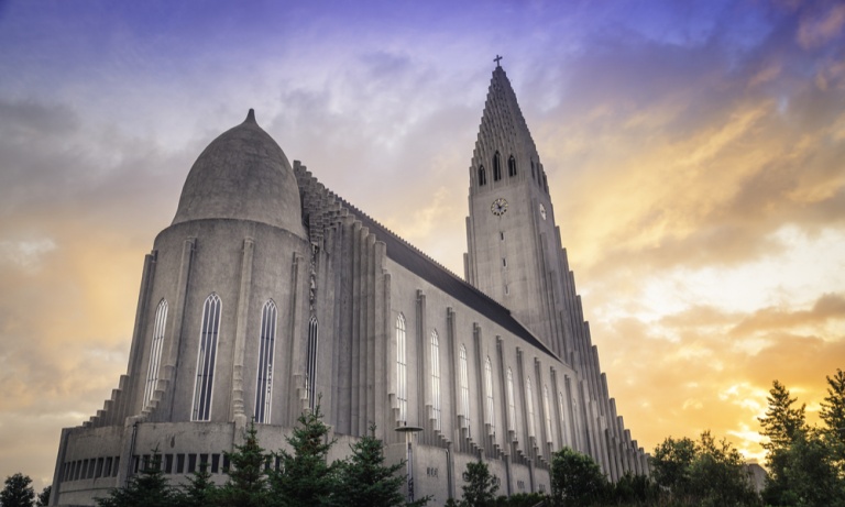 » 7 Amazing Destinations With 24 Hours of Daylight…or Darkness!
