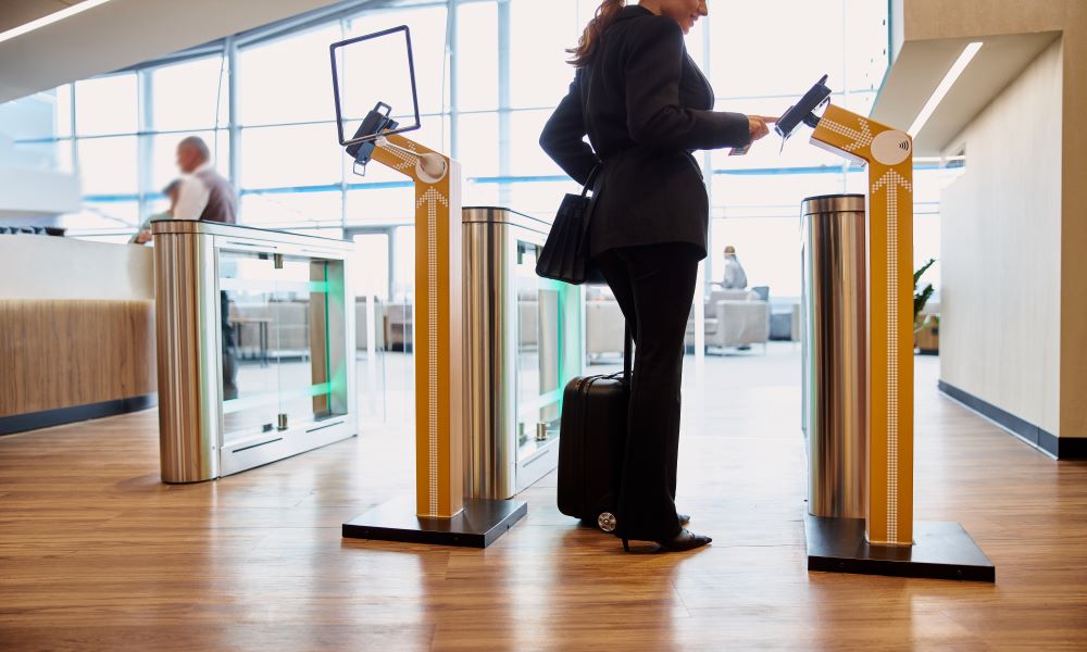 Contactless Check-In: What to Know | CheapOair MilesAway