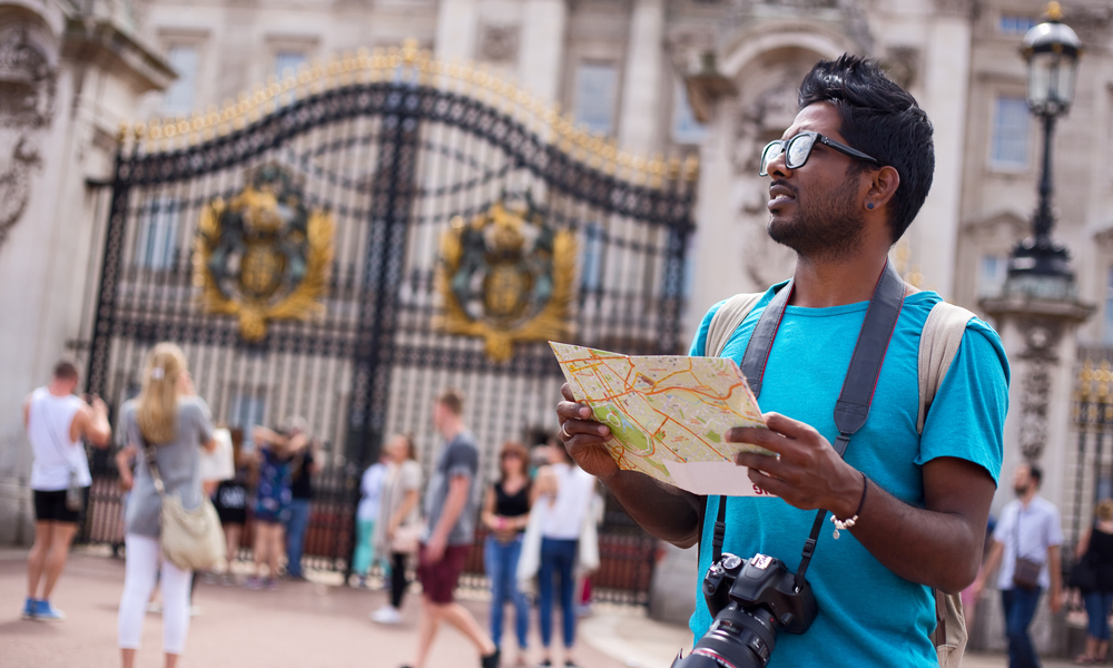 12 Ways to Be Less of a Tourist | CheapOair MilesAway