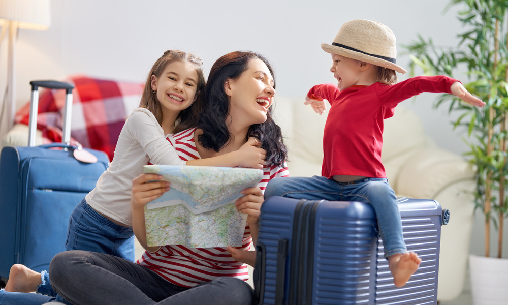 How to Navigate Customs with Kids | CheapOair MilesAway