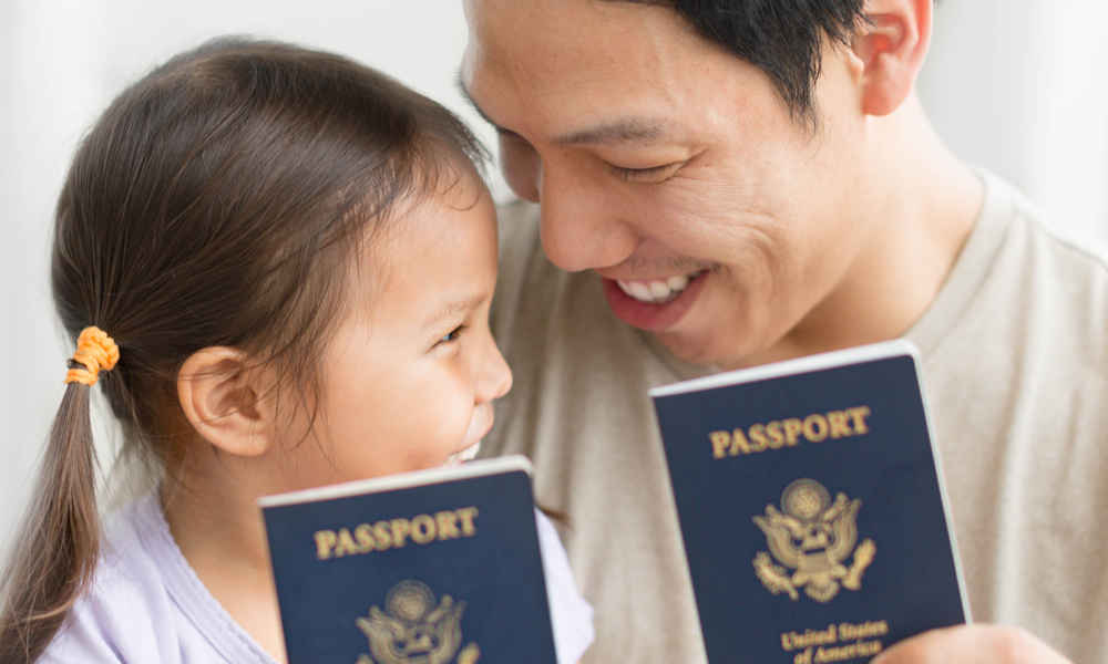 How to Navigate Customs with Kids | CheapOair MilesAway