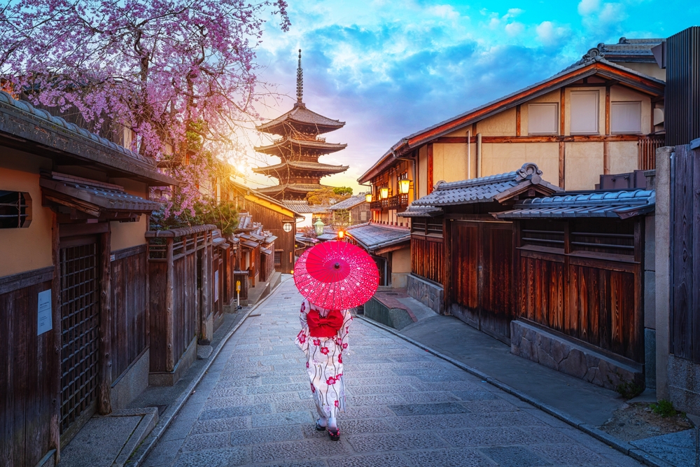 Kyoto: The Harsh Truth of Overtourism | CheapOair MilesAway