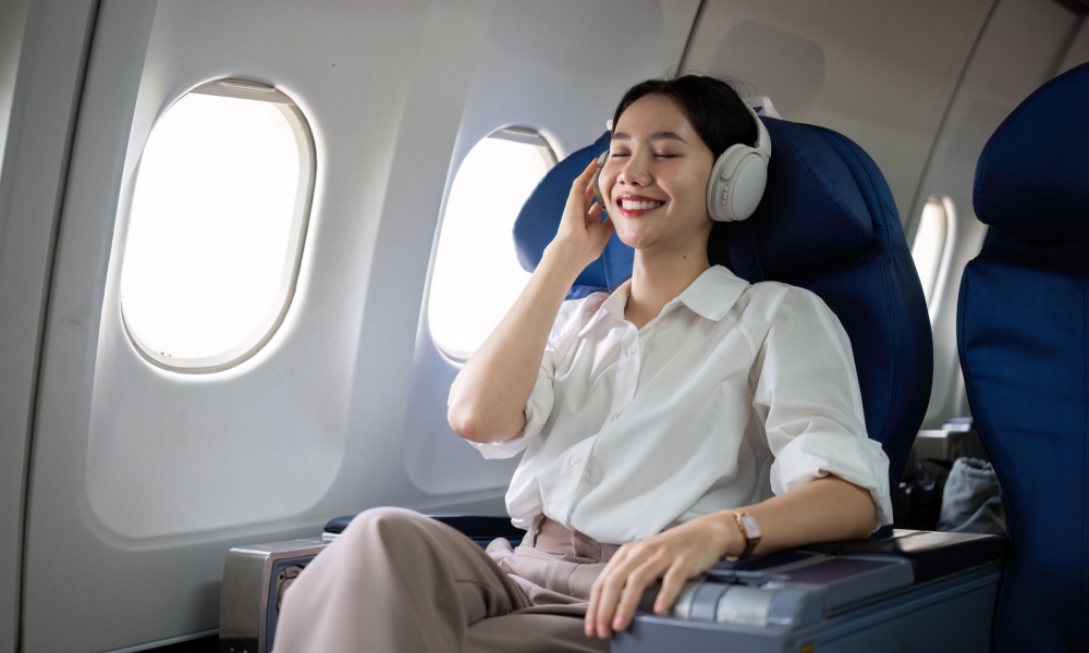 Handy Travel Gadgets for Your Flight | CheapOair MilesAway